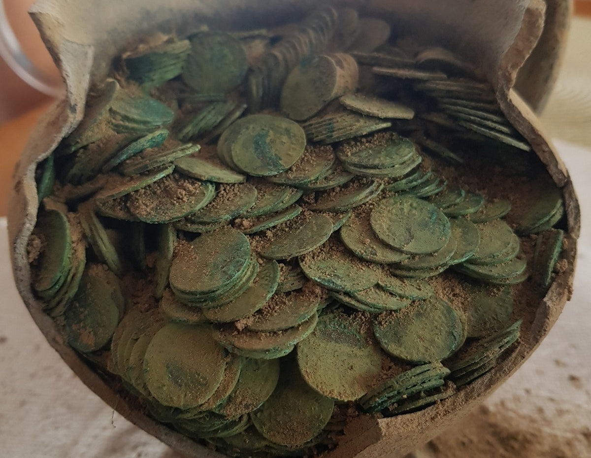 Archaeologists discover hoard of 1000 coins in Eastern Poland ...